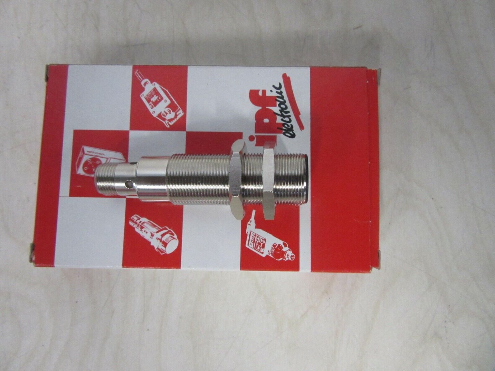 ipf electronic IB 180121 10-30VDC,200mA Induktiver Sensor – SIBA Germany